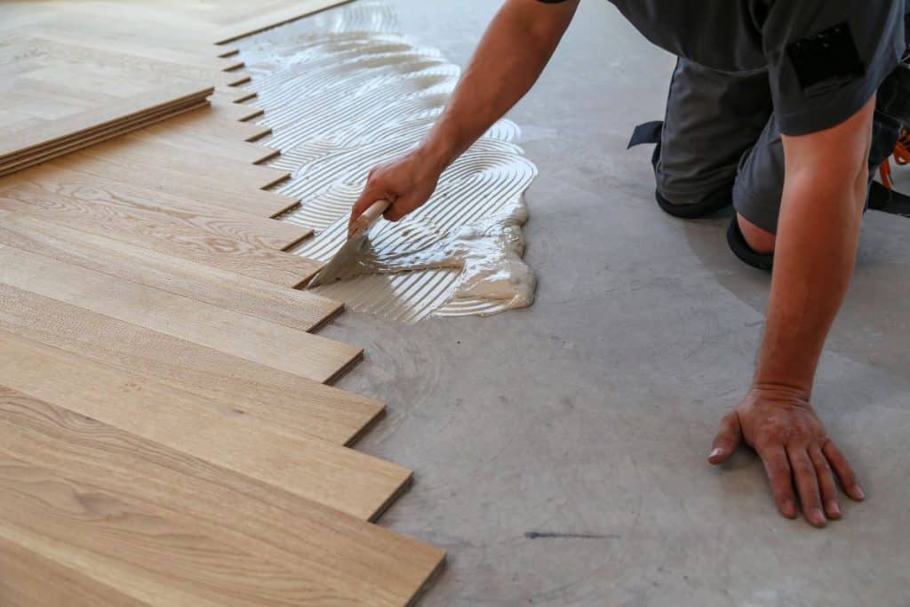 Les techniques et astuces pour bien poser du parquet stratifié ...